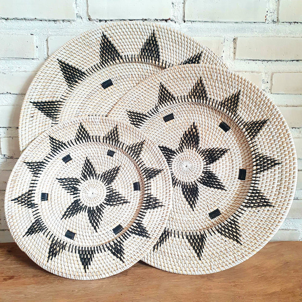 New Flowers Black Woven Rattan Plates with Dot Set of 3 – Canggu & Co