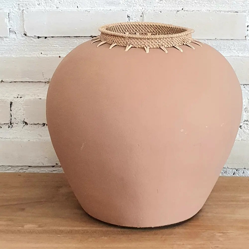 Round Pottery With Rattan Edges – Canggu & Co