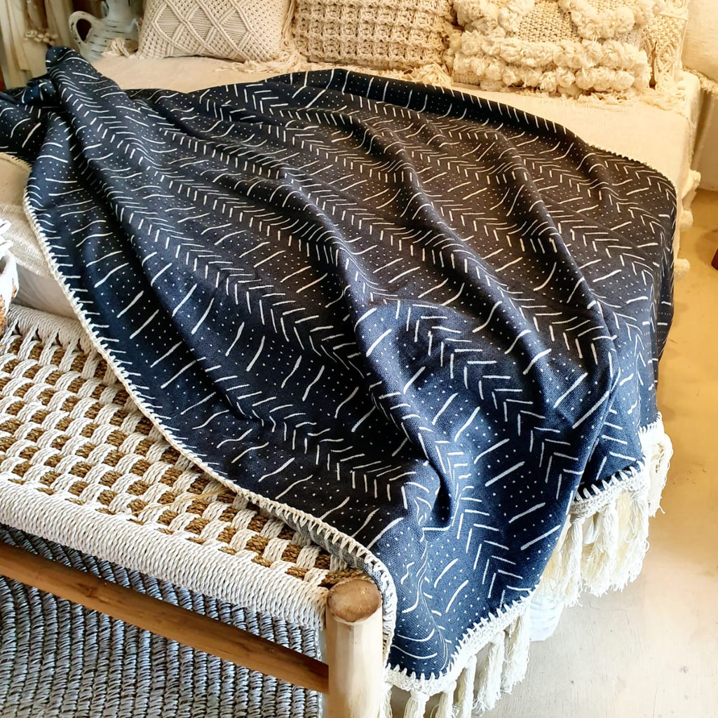 Black Arrow Pattern Throw With Natural Fringe – Canggu & Co