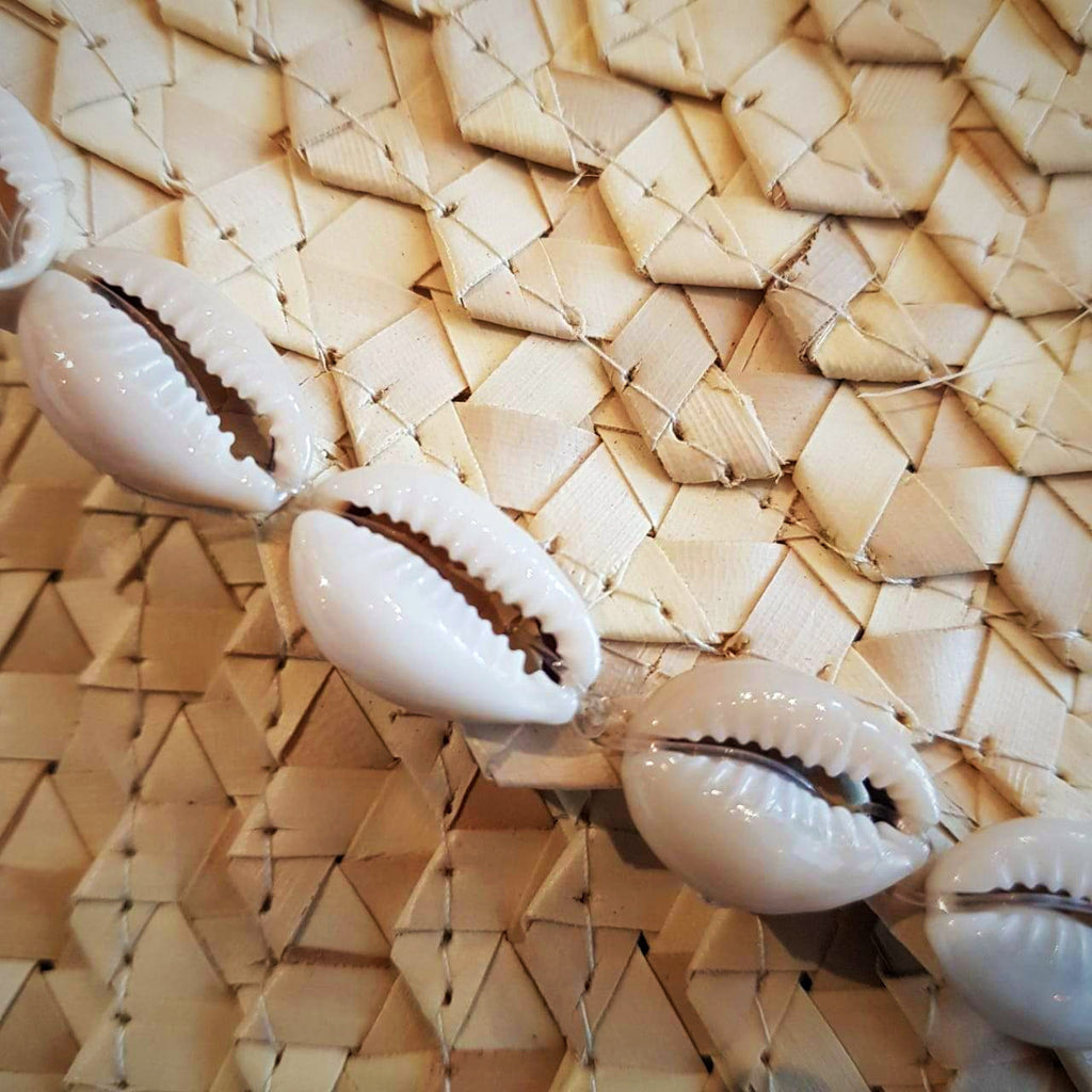 Natural Woven Pandan Leaf Fold Clutch With Shells – Canggu & Co