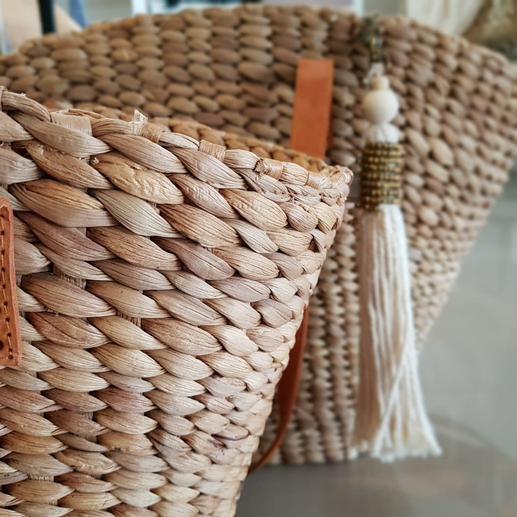 Natural Woven Banana Leaf Bag With Leather Straps – Canggu & Co