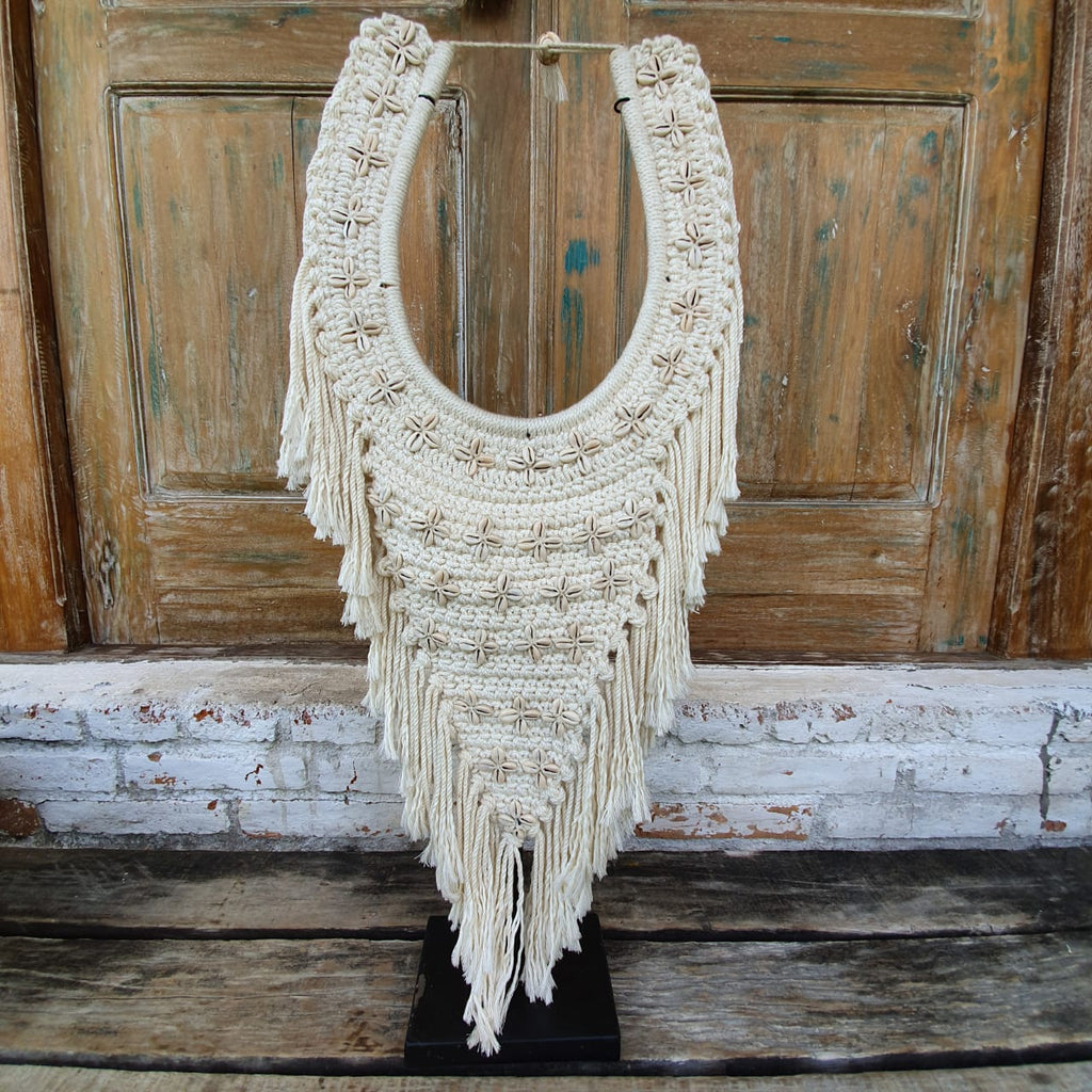 Macrame & Shell Pendant With Fringe And Stand – Canggu & Co