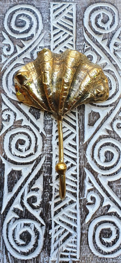 Golden Brass Kima Clamshell Hooks – Canggu & Co