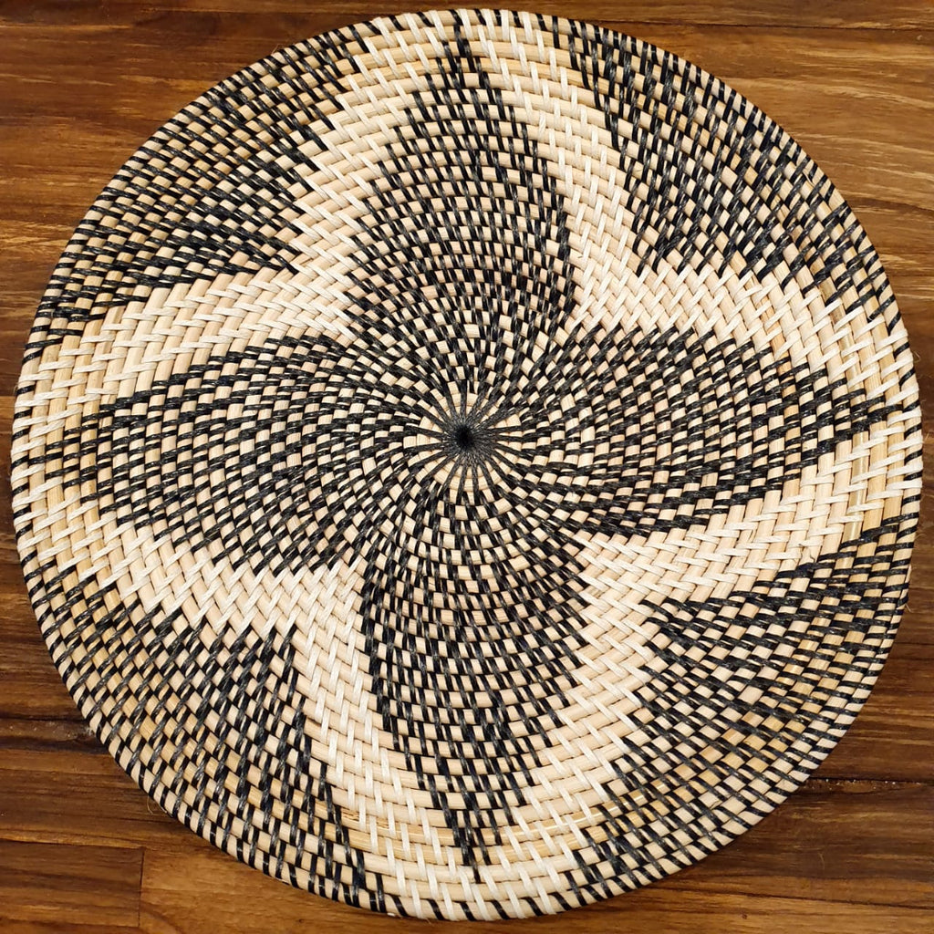 Woven Rattan Plates With Flower Motifs – Canggu & Co
