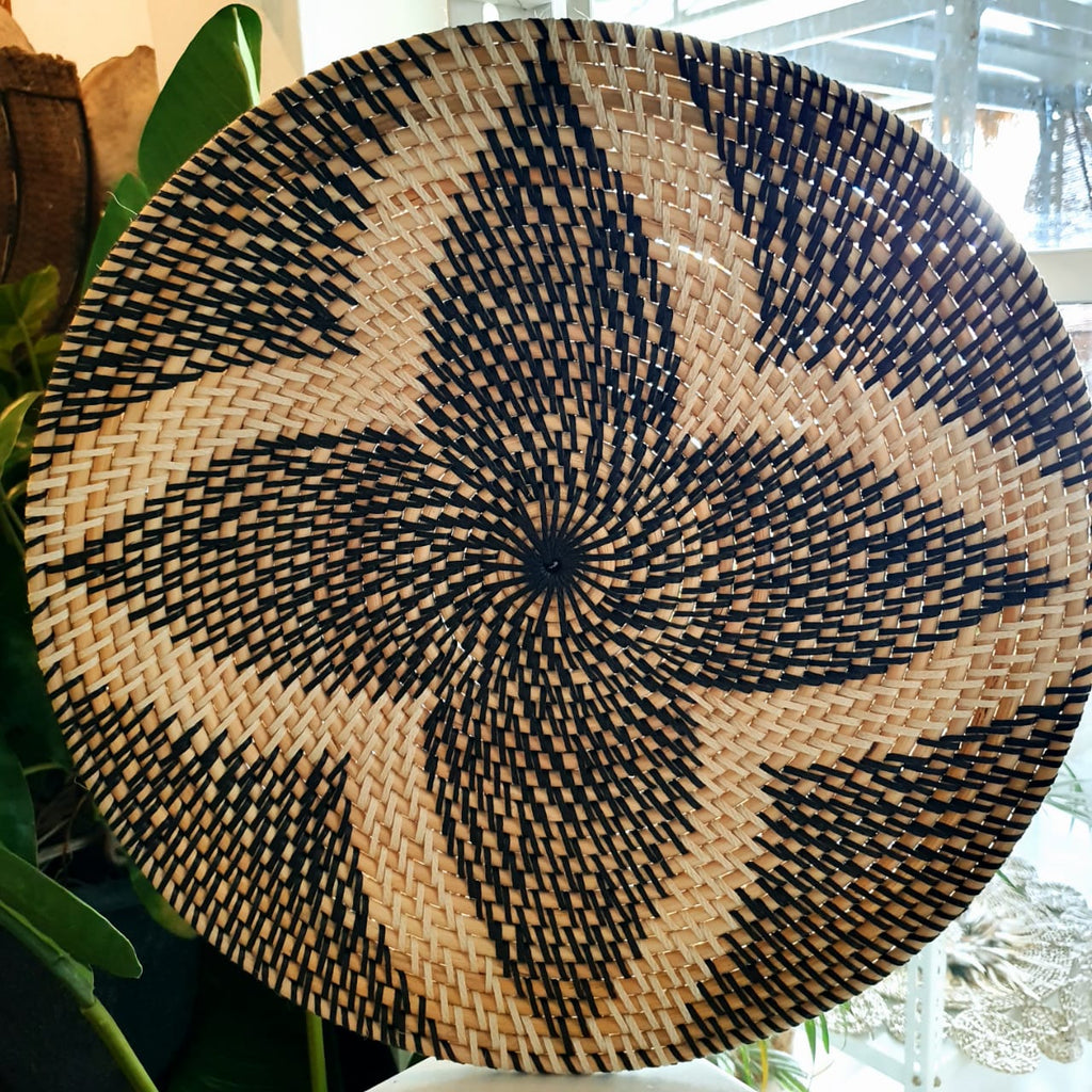 Woven Rattan Plates With Flower Motifs – Canggu & Co